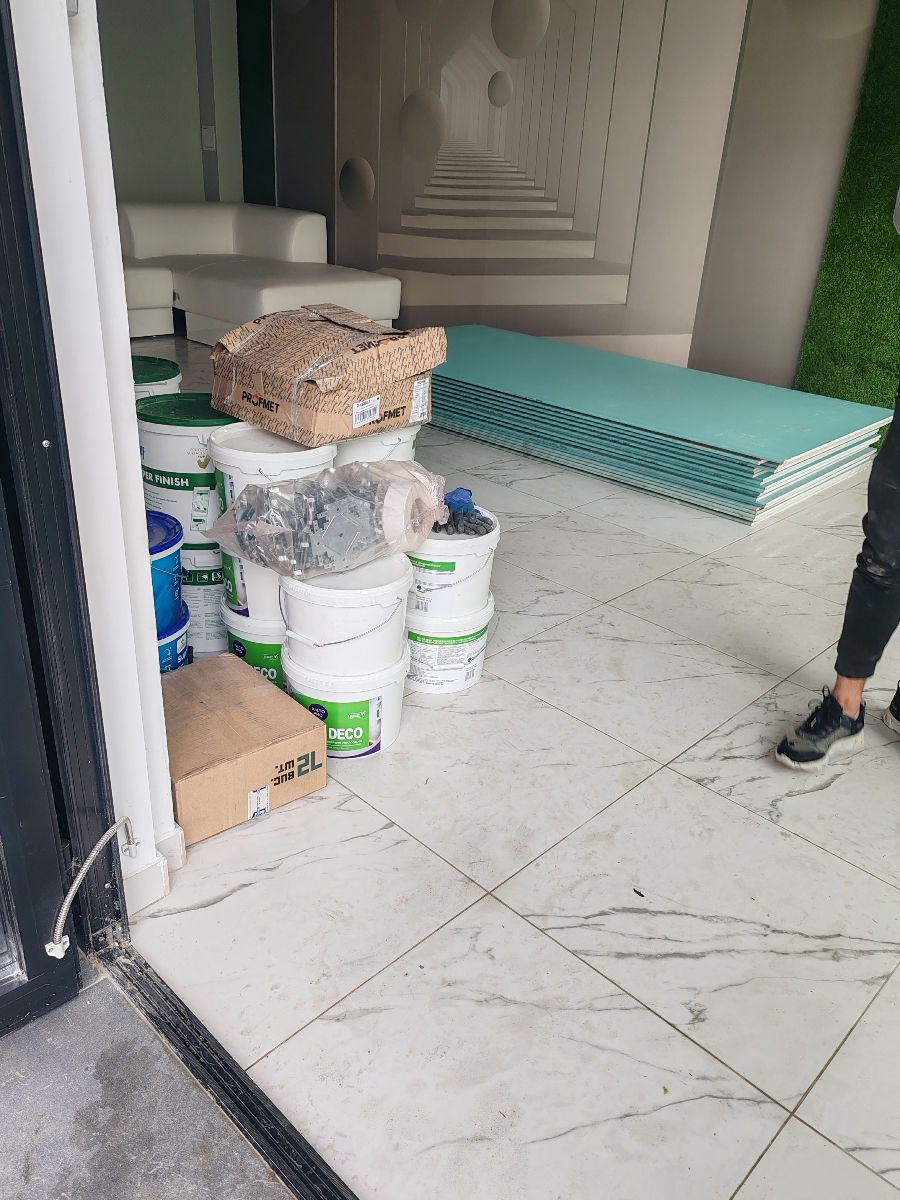 Hamali operativi la ora și de etaj!