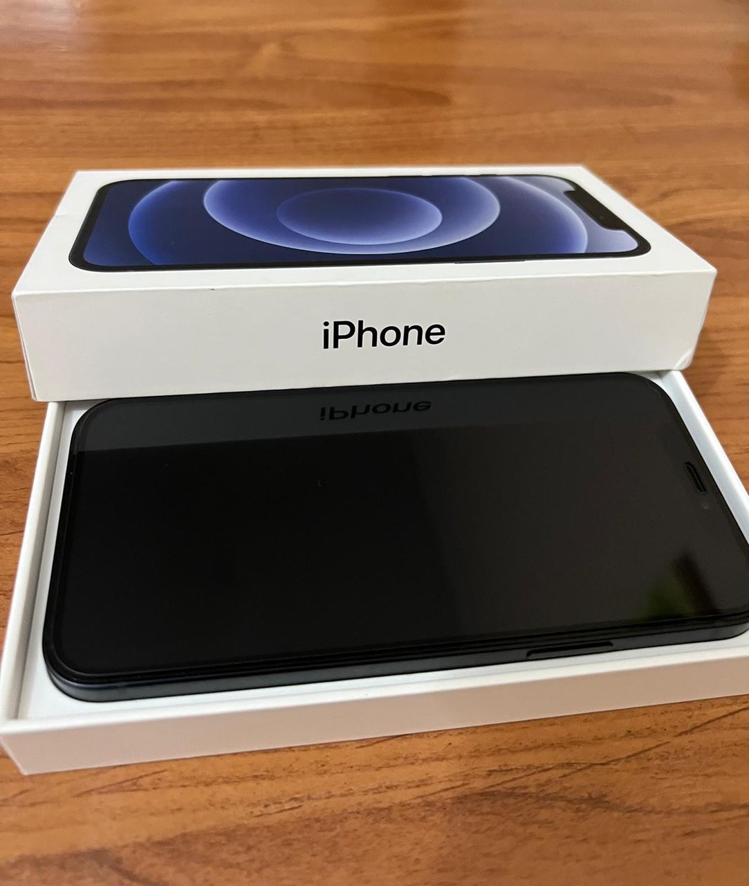 Se vinde iPhone 12, 64 GB negru