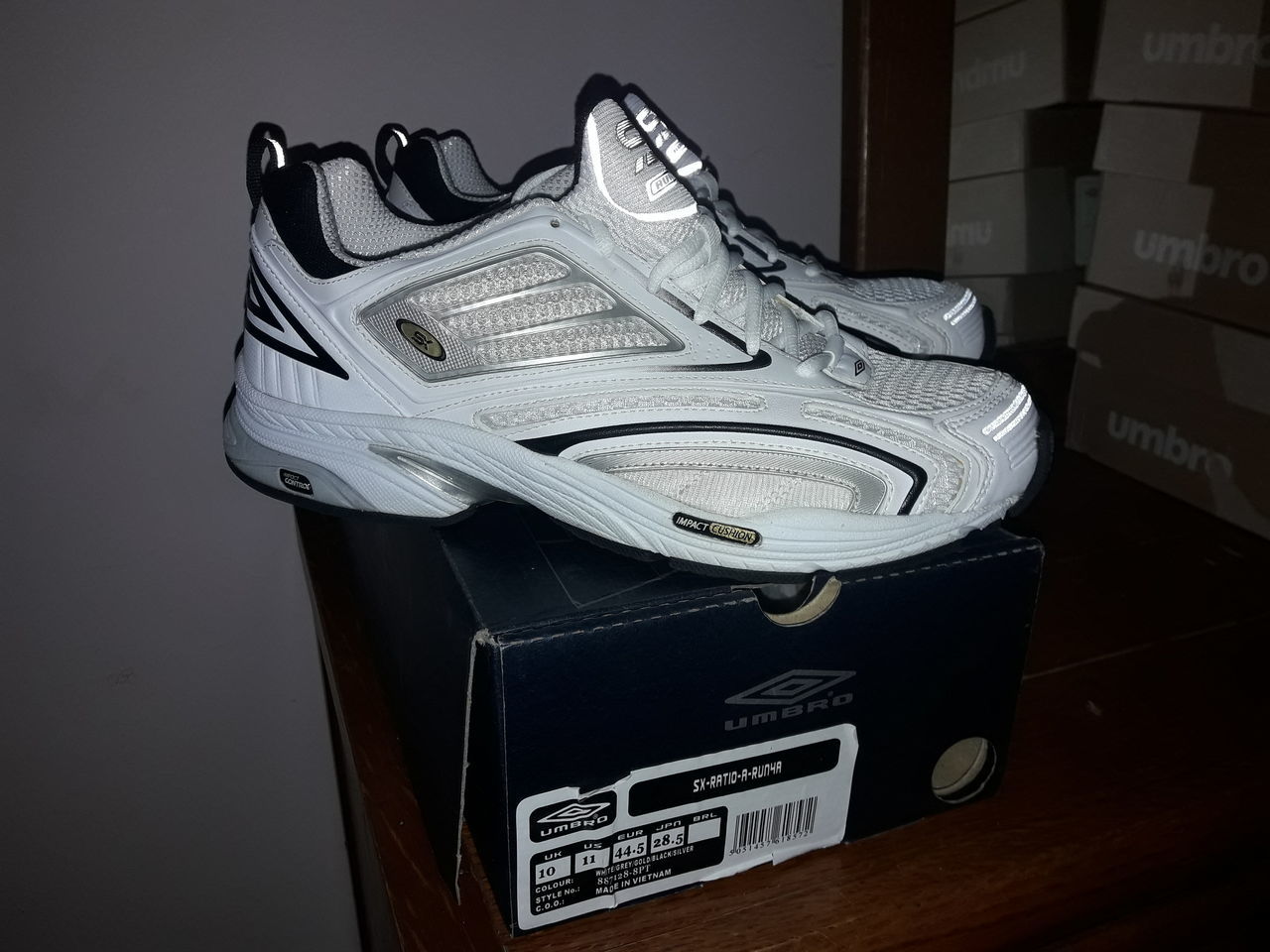 Original krosovki Umbro novie v upacovce 44 razmer cupleni v Anglii