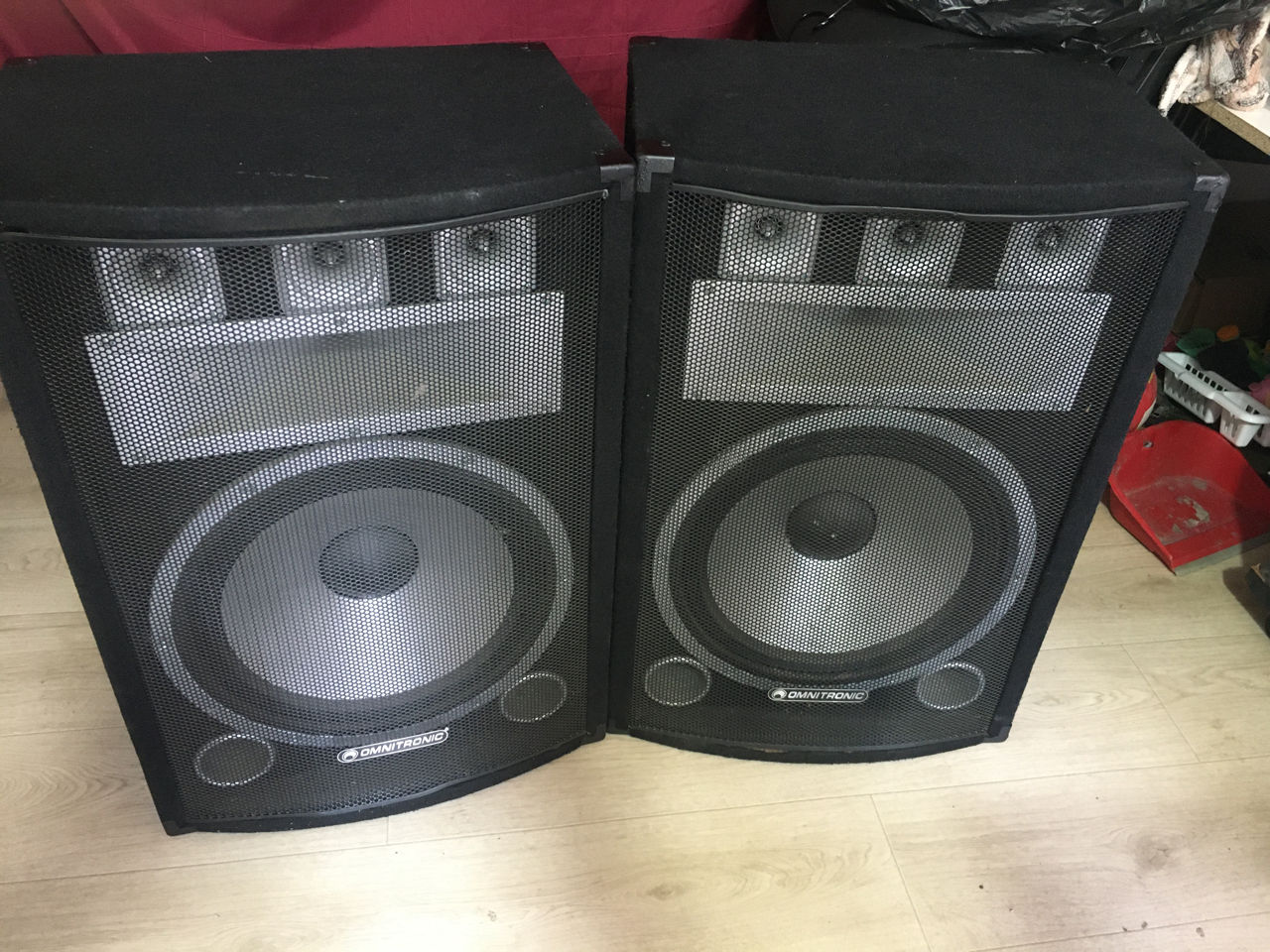 2 boxe pasive mari la 15 diumi 1000 w