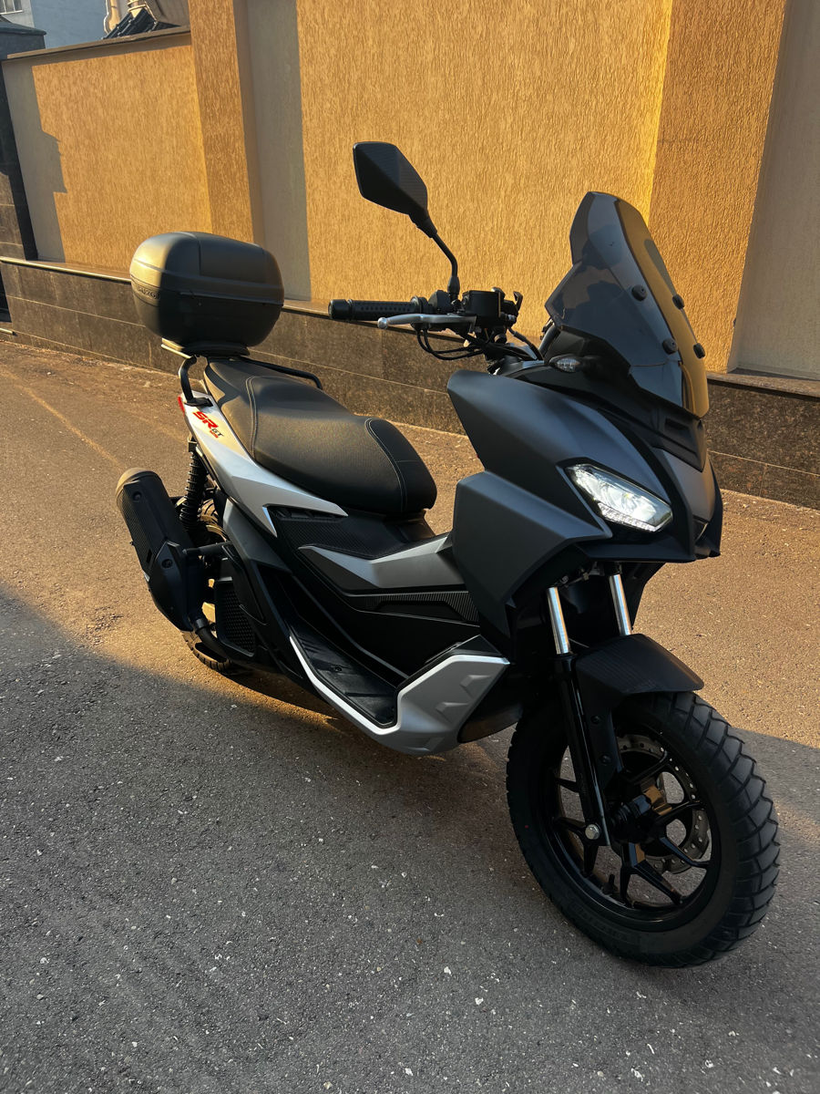 Honda Adv an. 2020 cu rulaj 9000 km, 3400