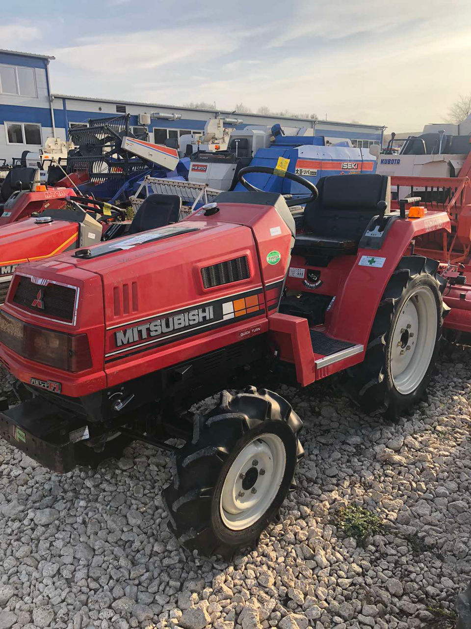 Se vinde tractor Mitsubishi MT16 cu freza de sol