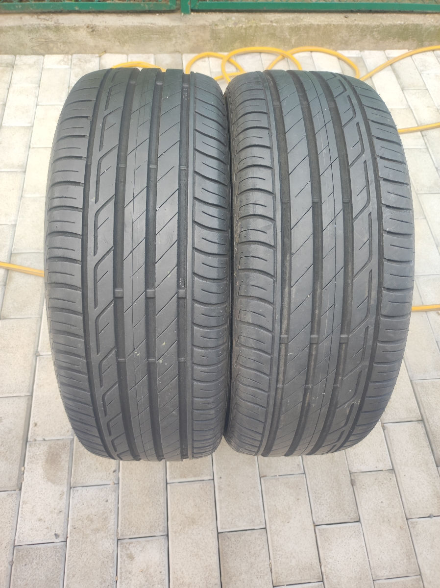 Два ската Bridgestone 215/55/17