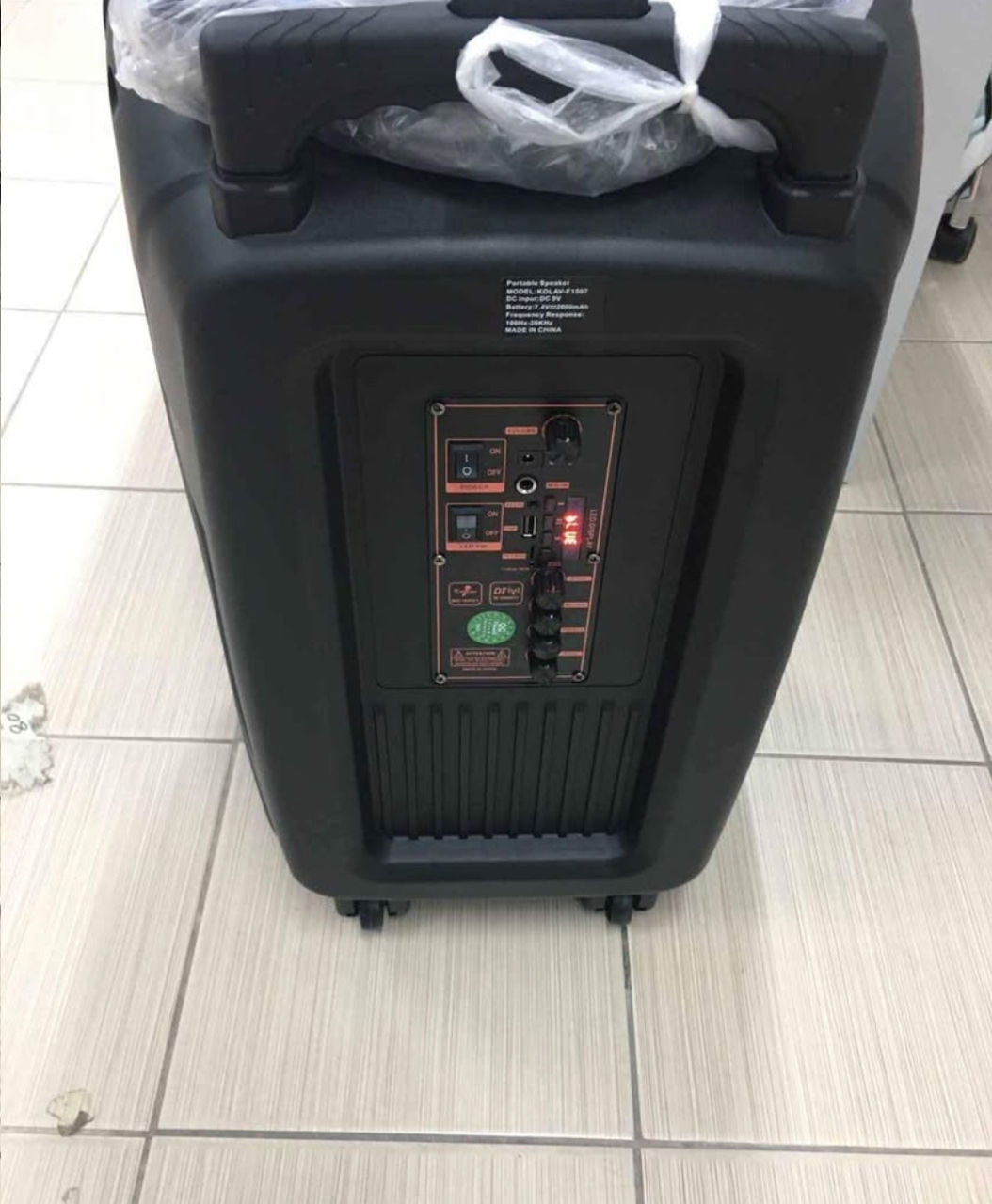 Boxa portabila cu acumulator microfon