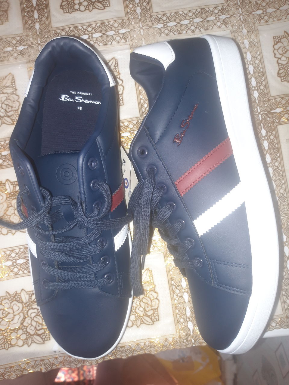 adidasi noi, de la anglia marimea 45