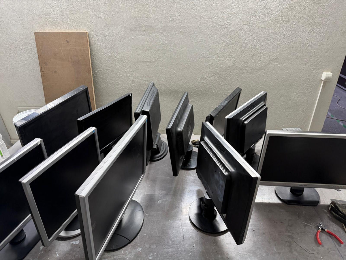 11 Monitoare