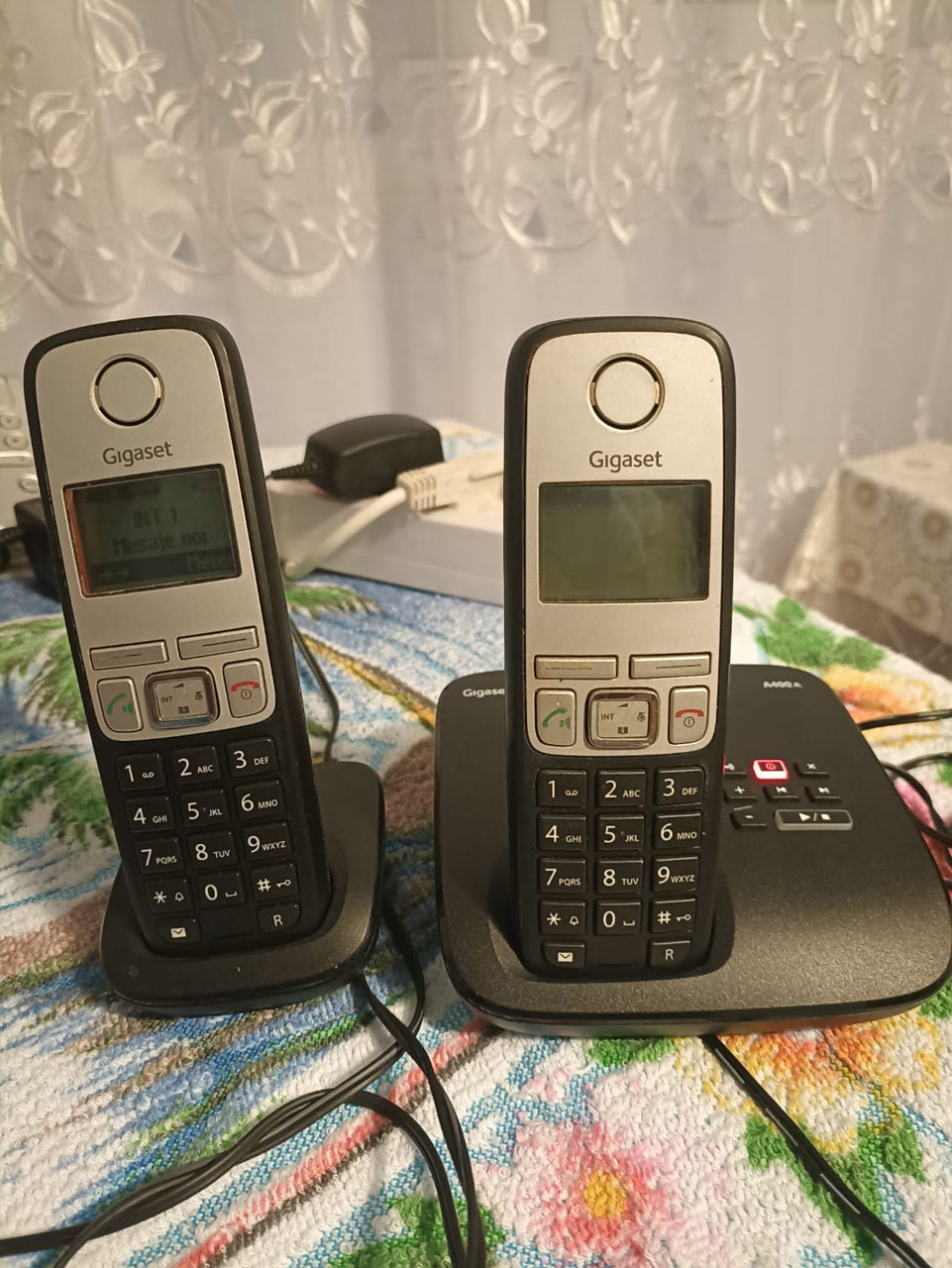 2 modele de telefoane