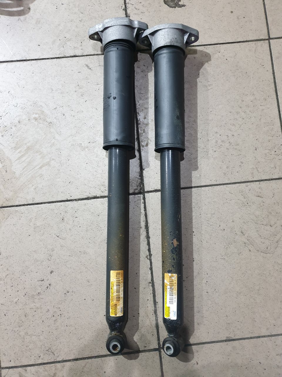 Амортизатор задней подвески для Mercedes Benz W213 OEM 213 320 10 30