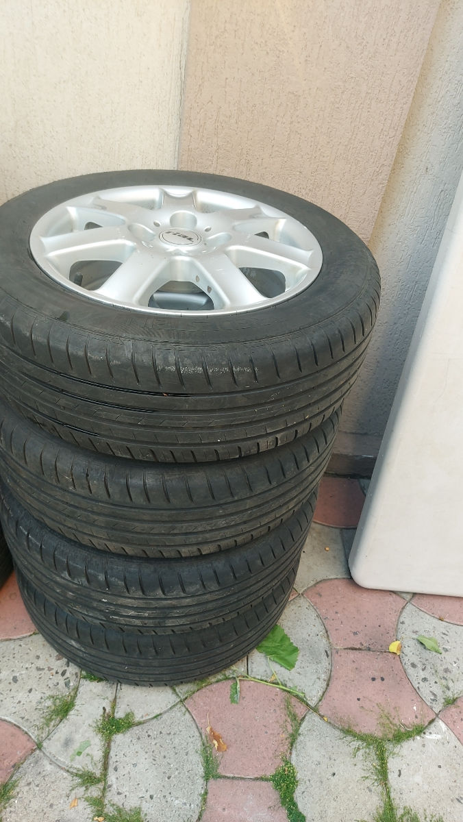 Vind jante +caucucuri R15 x4x100 stare buna