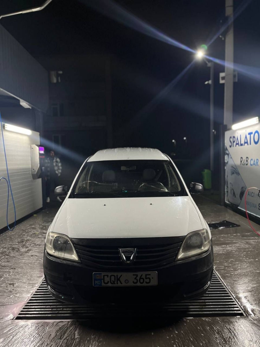 Dacia Logan an. 2009 cu rulaj 419000 km, Benzină, 1600