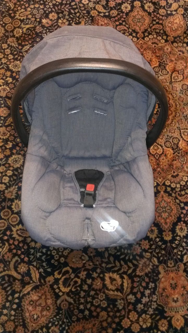 Scaunel auto Marca Bebe Confort si Hauck
