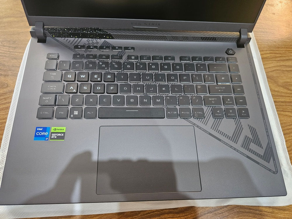Asus Rog Strix 16 / ips / 165 hertz / i7 13 gen/ 16gb ddr5 / rtx 4050 ...