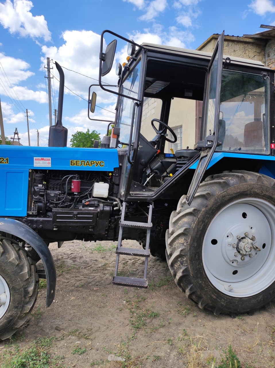 Se vinde tractor 2017