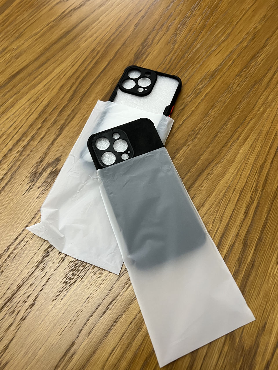Huse iPhone 13 Pro noi