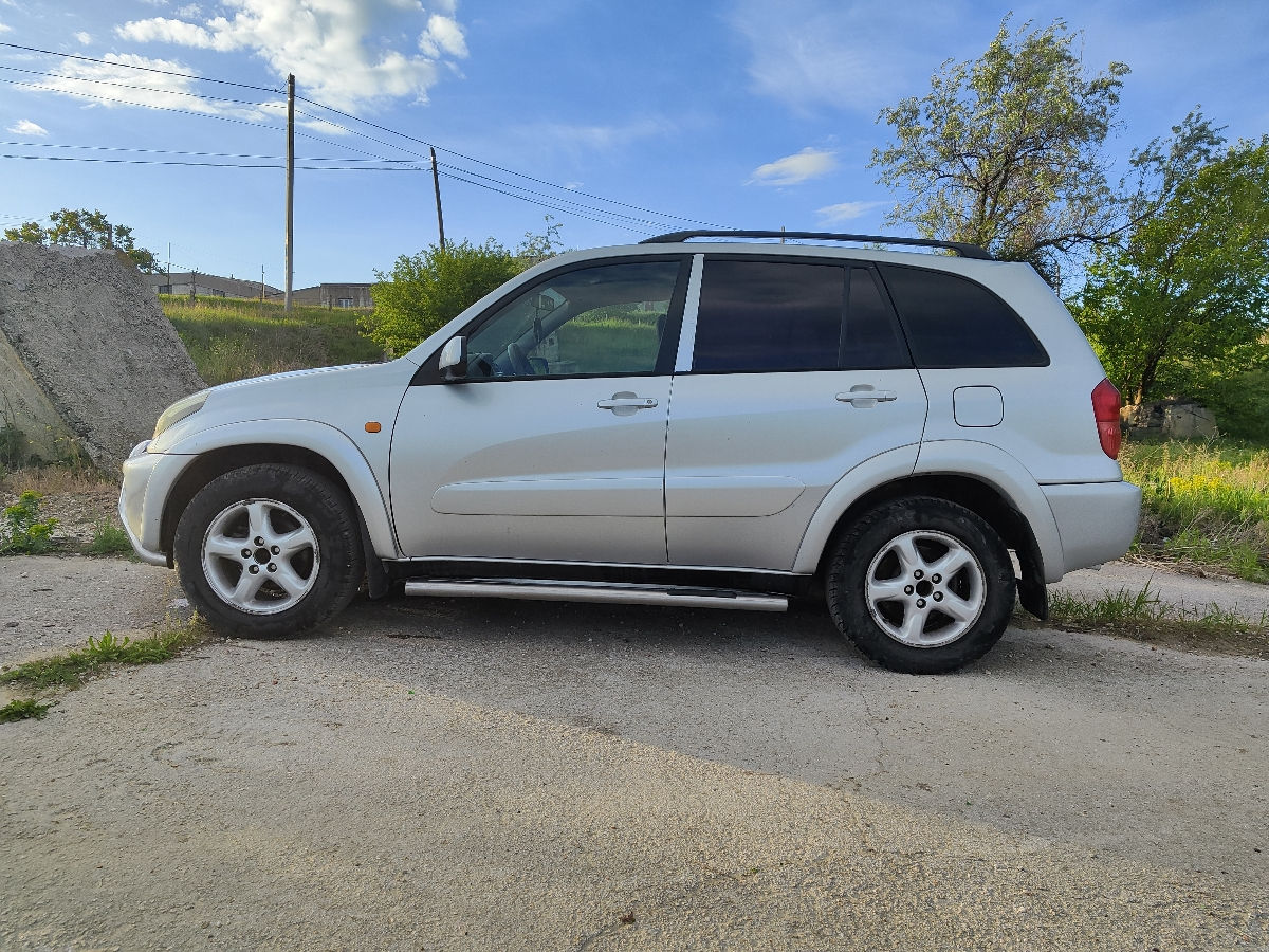 Toyota Rav 4 2001 г. с пробегом 297000 км, Бензин, 4500