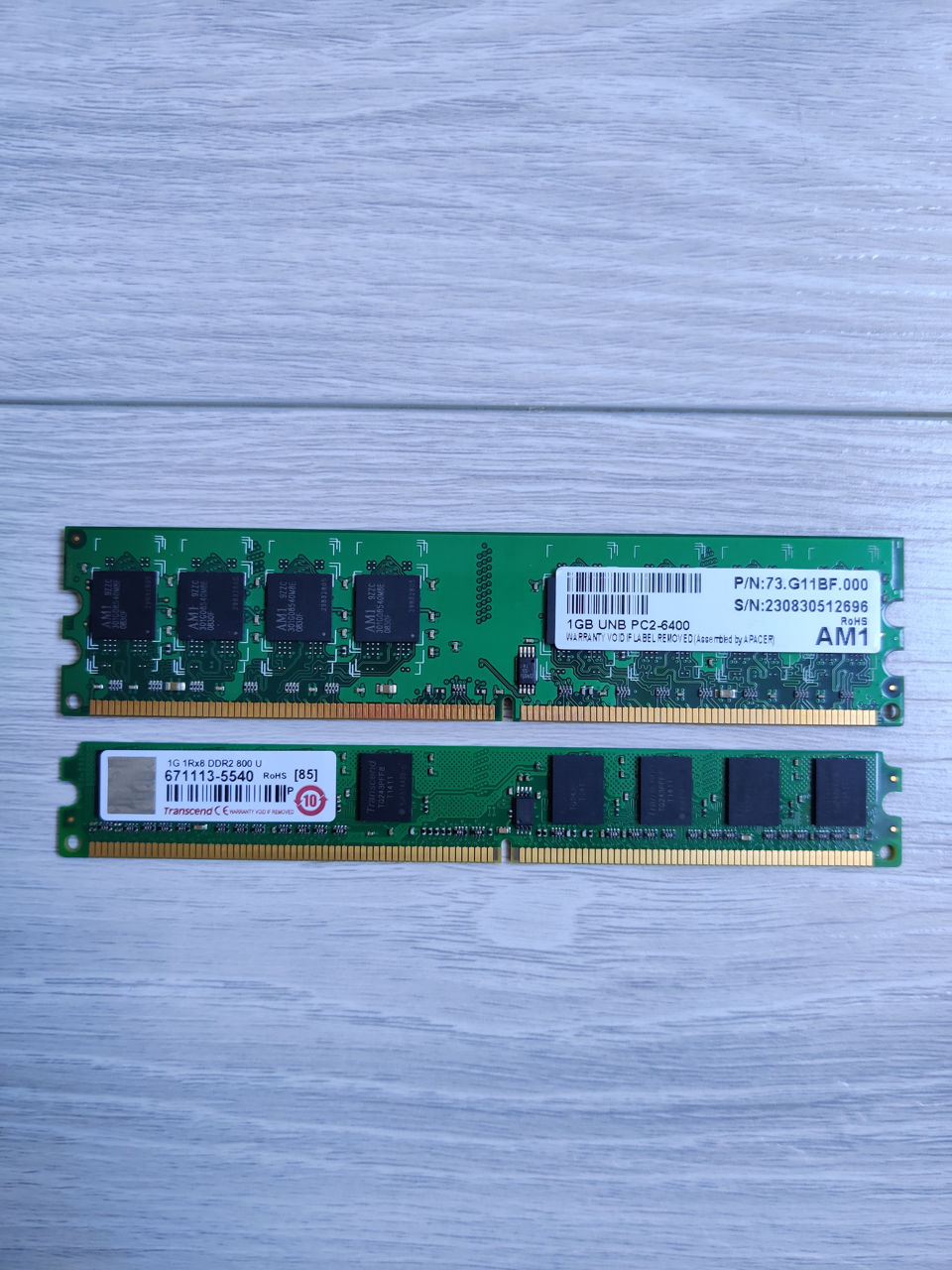Две планки оперативной памяти по 1Гб Ddr2