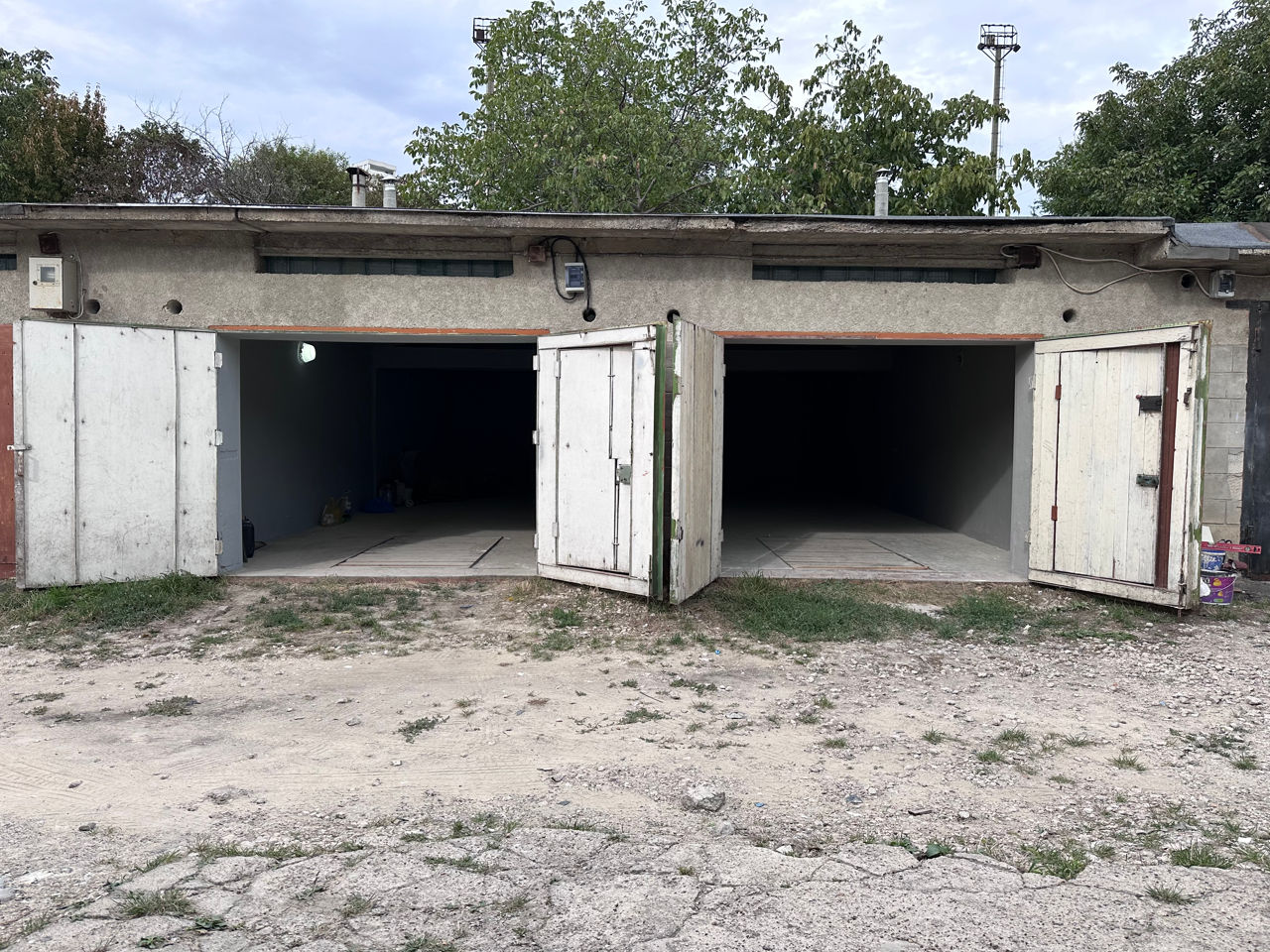 Se vind 2 garaje (duble - de cate 2 masini fiecare ) buiucani - cu ...