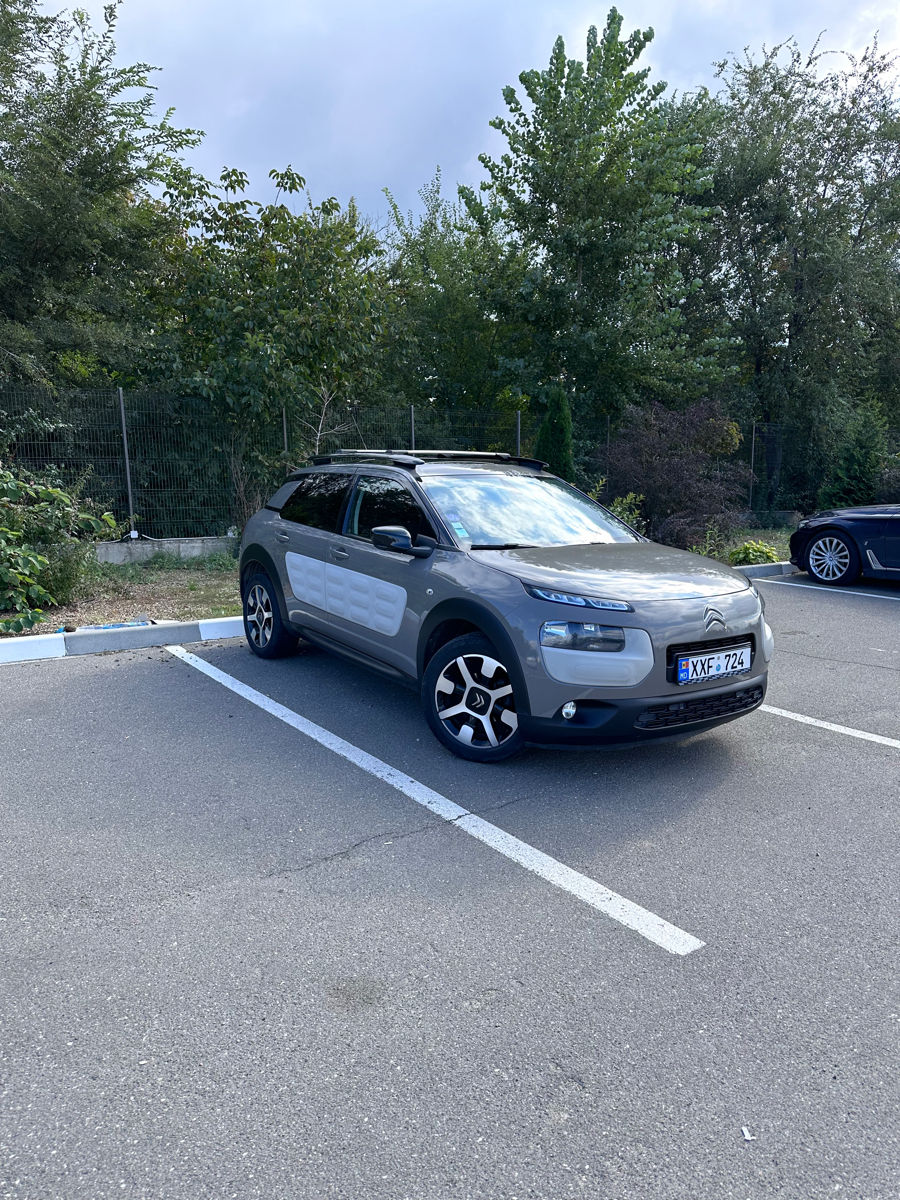 Citroen C4 Cactus an. 2014 cu rulaj 155000 km, Benzină, 8000