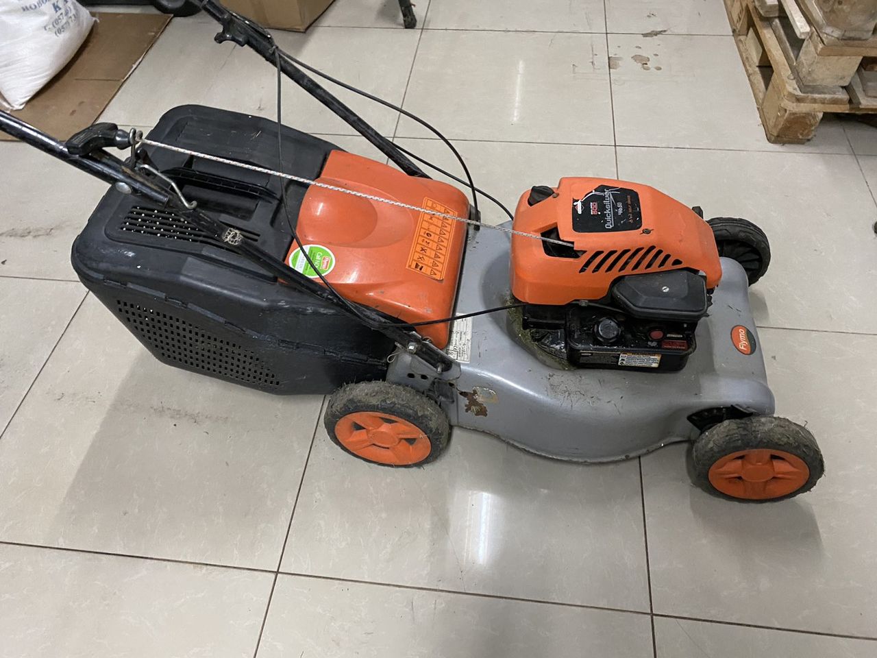 Flymo quicksilver 46sd , masina de tuns iarba pe benzina