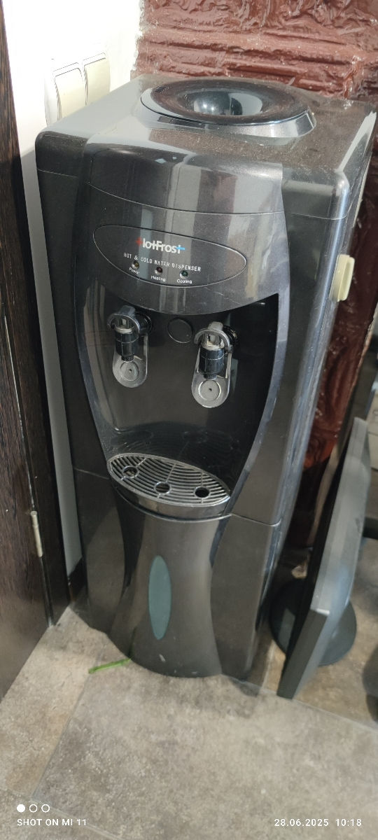 Vând dozator de apa calda si rece utilizat