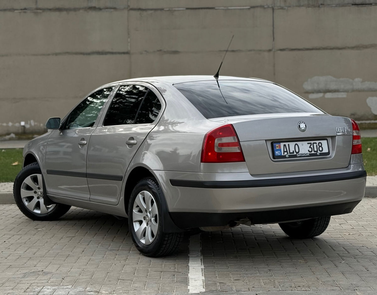 Skoda Octavia an. 2008 cu rulaj 211523 km, Benzină, 5100