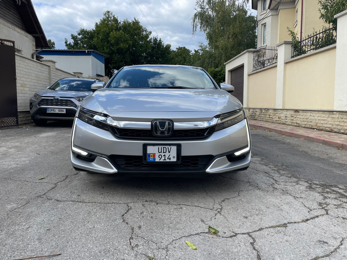 Honda Clarity 2019 г. с пробегом 130000 км, Плагин-гибрид (бензин), 12000