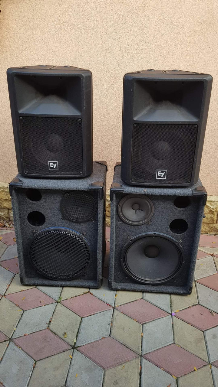 Boxele sunt in stare foarte bună le vind că plec din țară mai multe ...