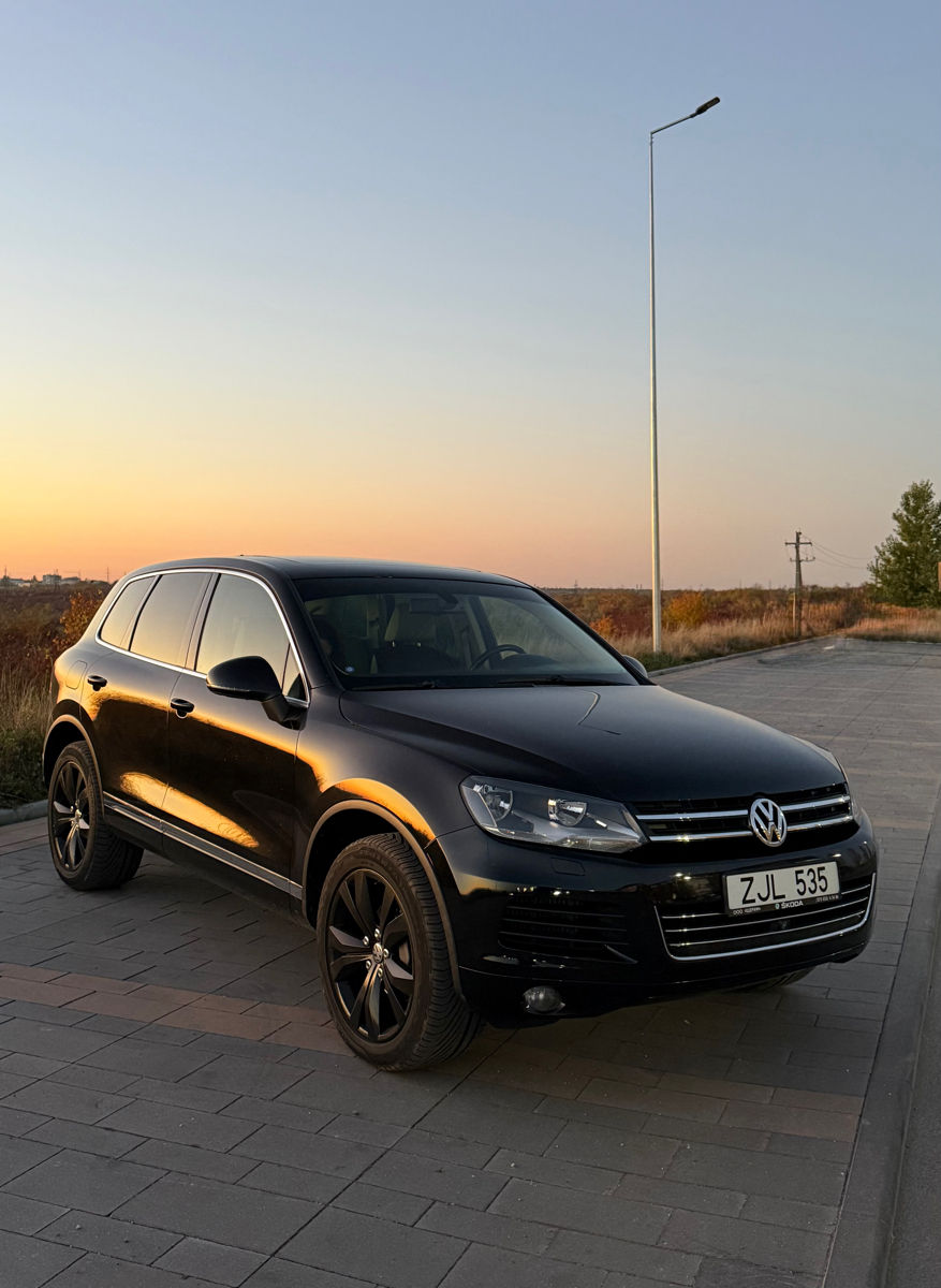 Volkswagen Touareg 2011 г. с пробегом 98000 км, Дизель, 14000