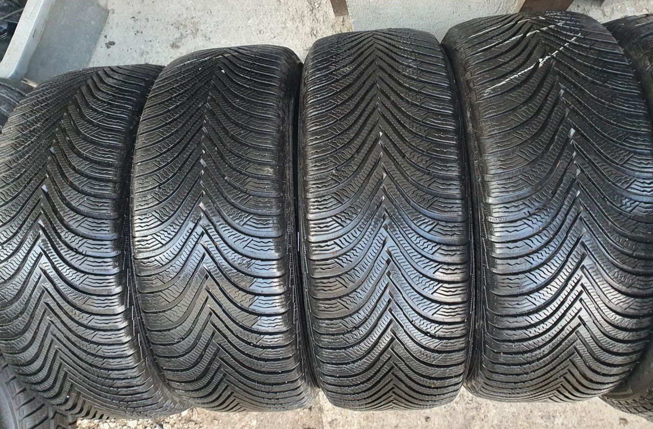 225/45/ R17- Michelin.m&s..