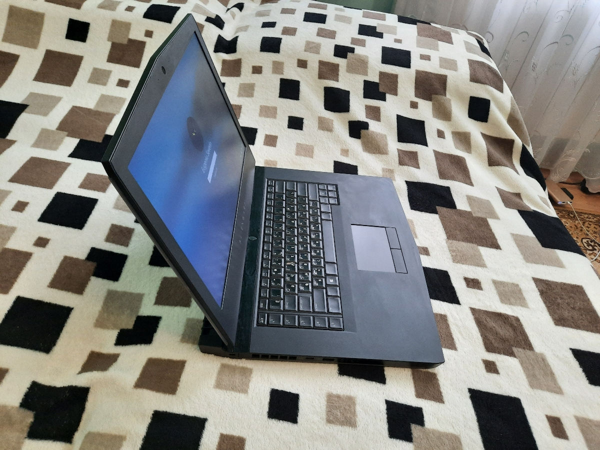 Dell Alienware 15R4 -1060 6GB - I7-8750H