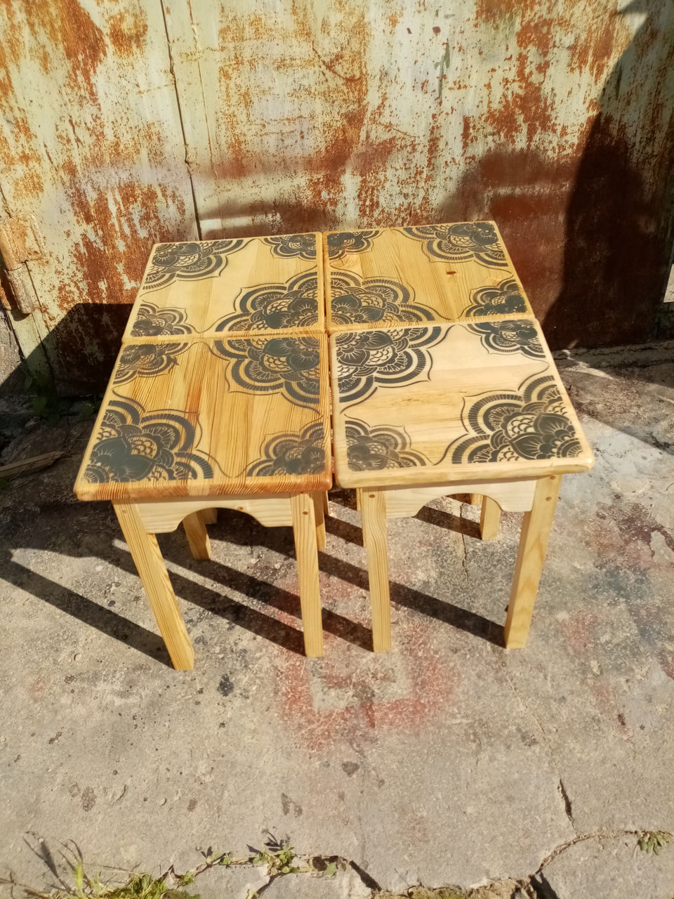 Taburete din lemn masiv