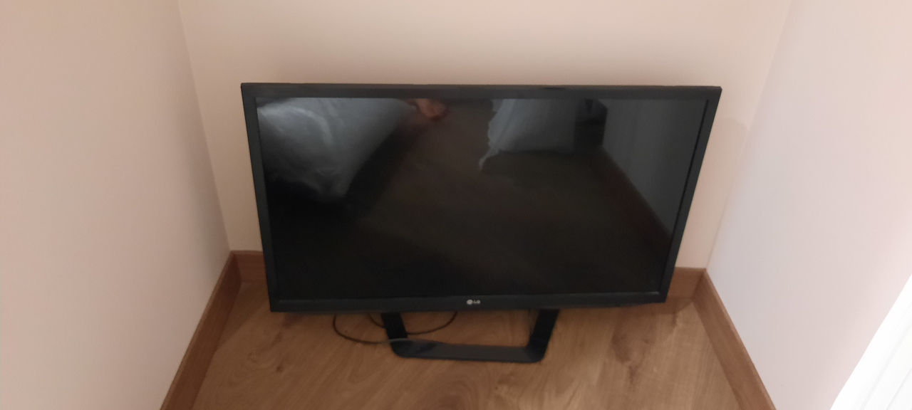 VIND TELEVIZOR LG CU DEFECT.3D CU 3 PERECHI DE OCHELARI.