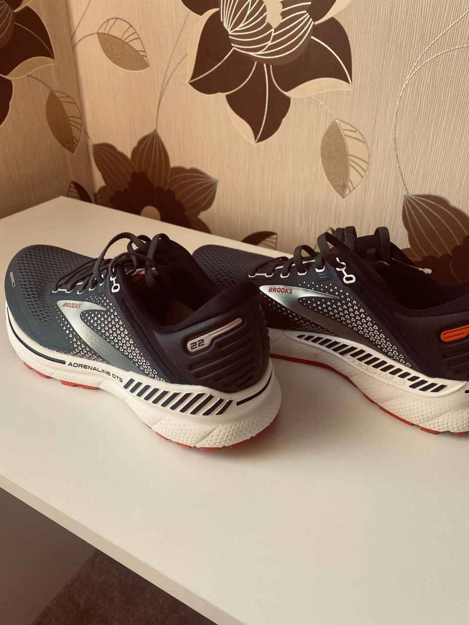 Adidasi Brooks