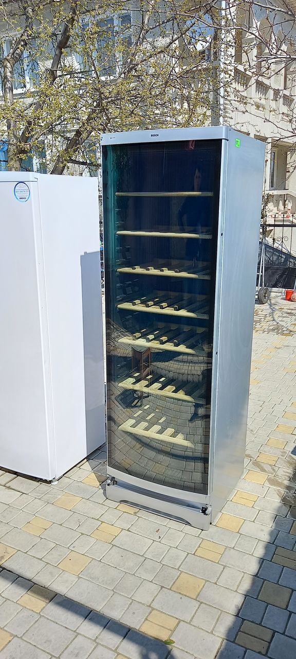 Frigider Vitrina pentru vin.Adusa din Germania.