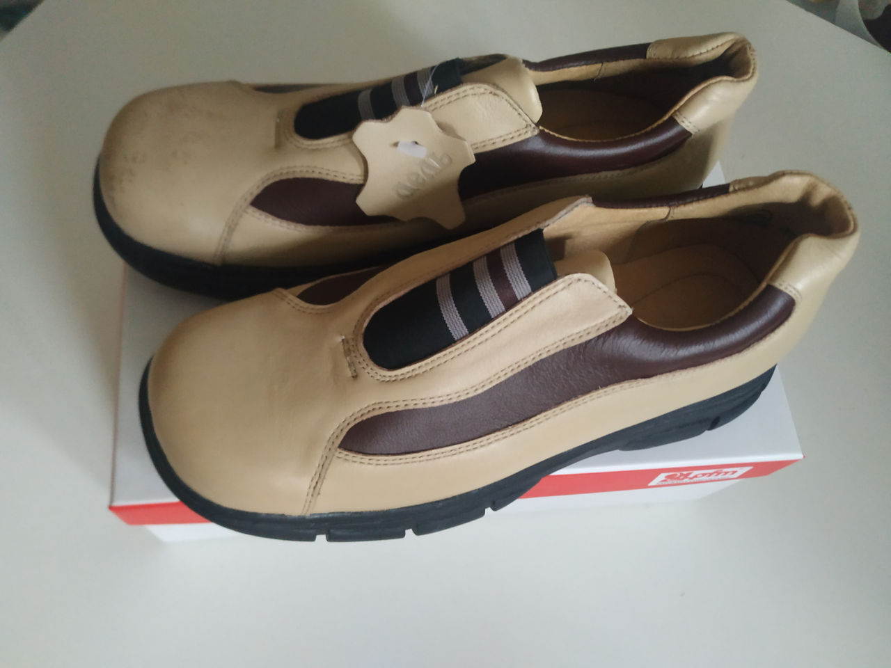 Tufli noi 36 marimea piele naturala merge si la podiom mare 250 lei ...