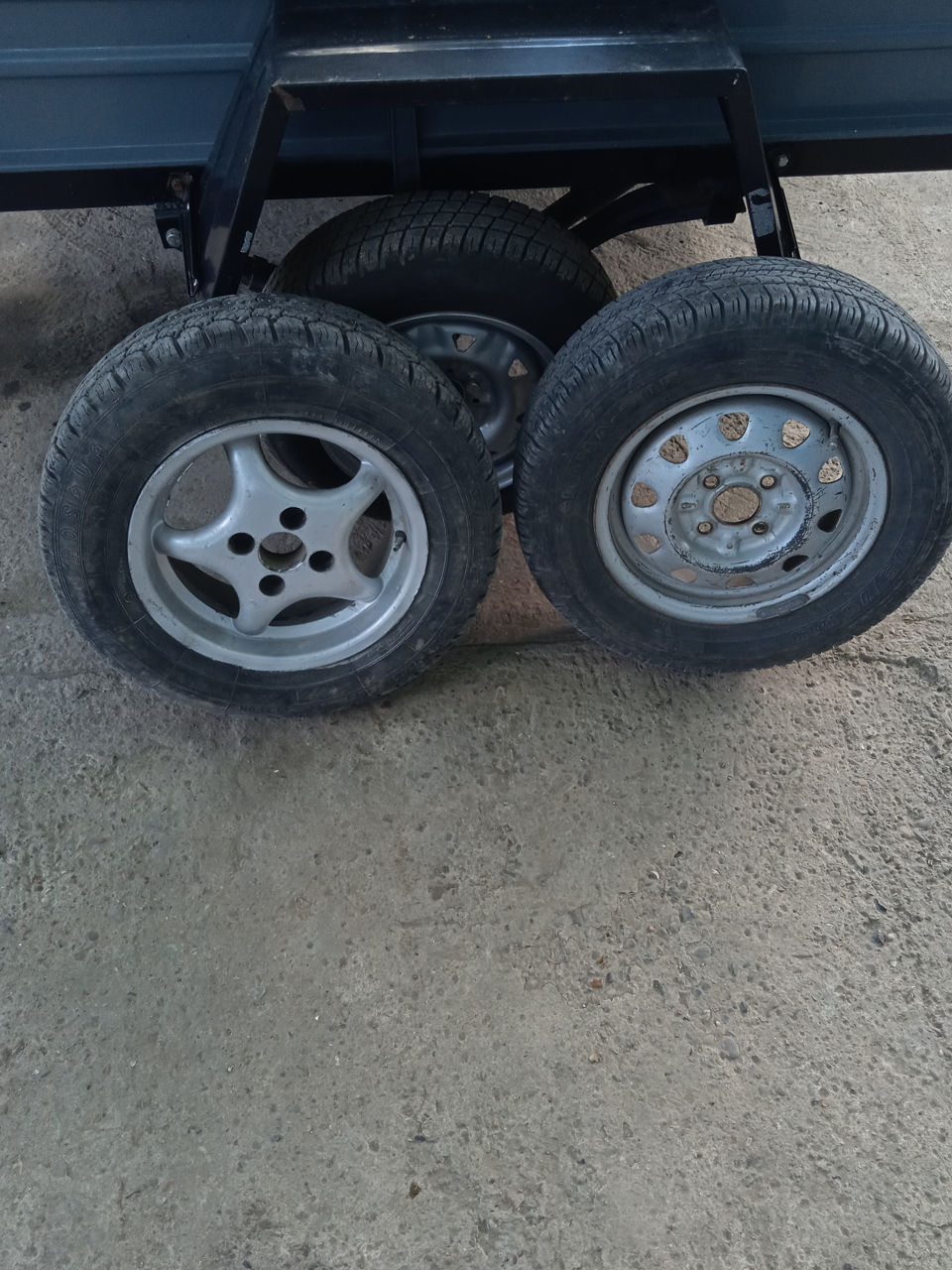 Vind 2 anvelope 4 la 100