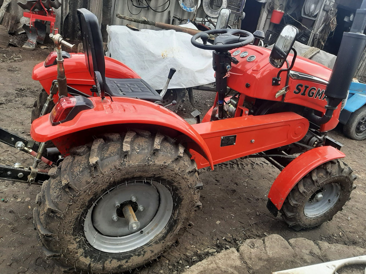 Se vinde tractor , plug ,freza, numar,