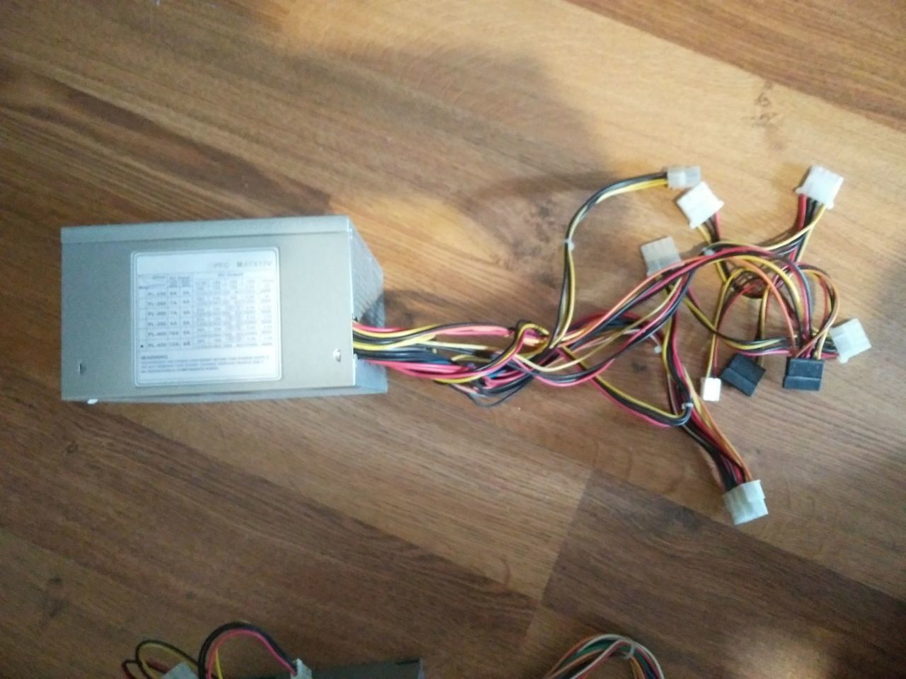 Кейсы, корпусы для ПК по 100 лей, блоки питания 24 pin,SATA, Molex, 400 ...