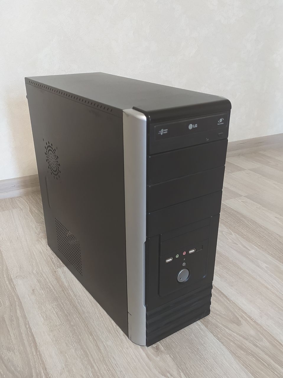 Intel Quad Core 8GB RAM SSD+HDD Video 512MB