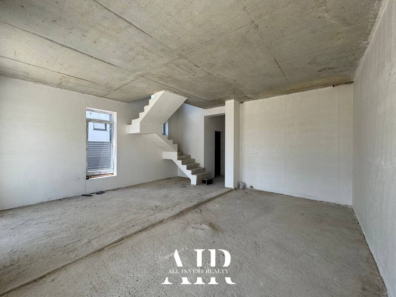 vânzare- casa de tip duplex în variantă albă