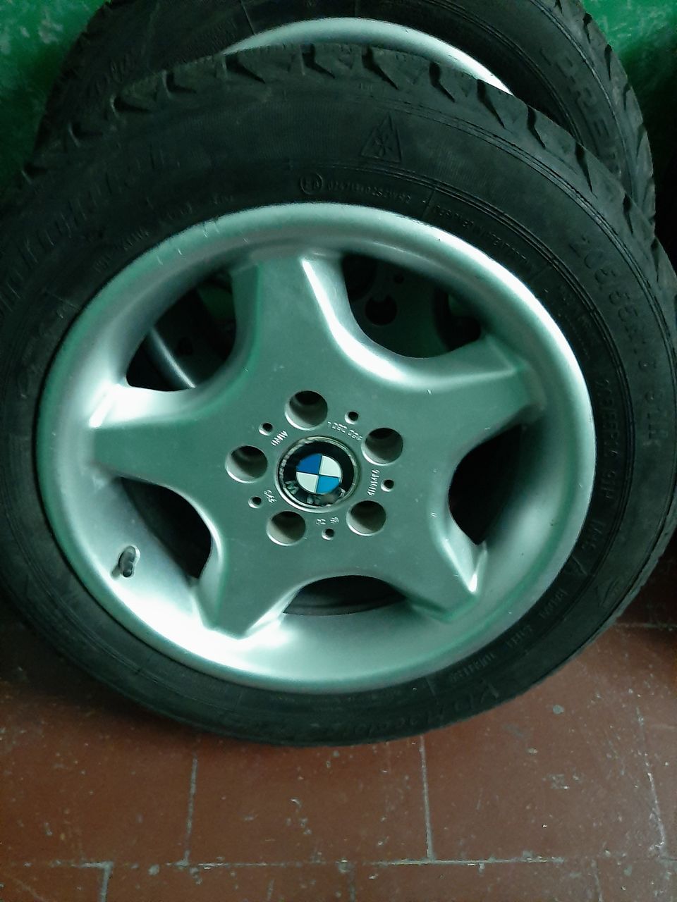 Vind 5 discuri + 4 anvelope de iarna