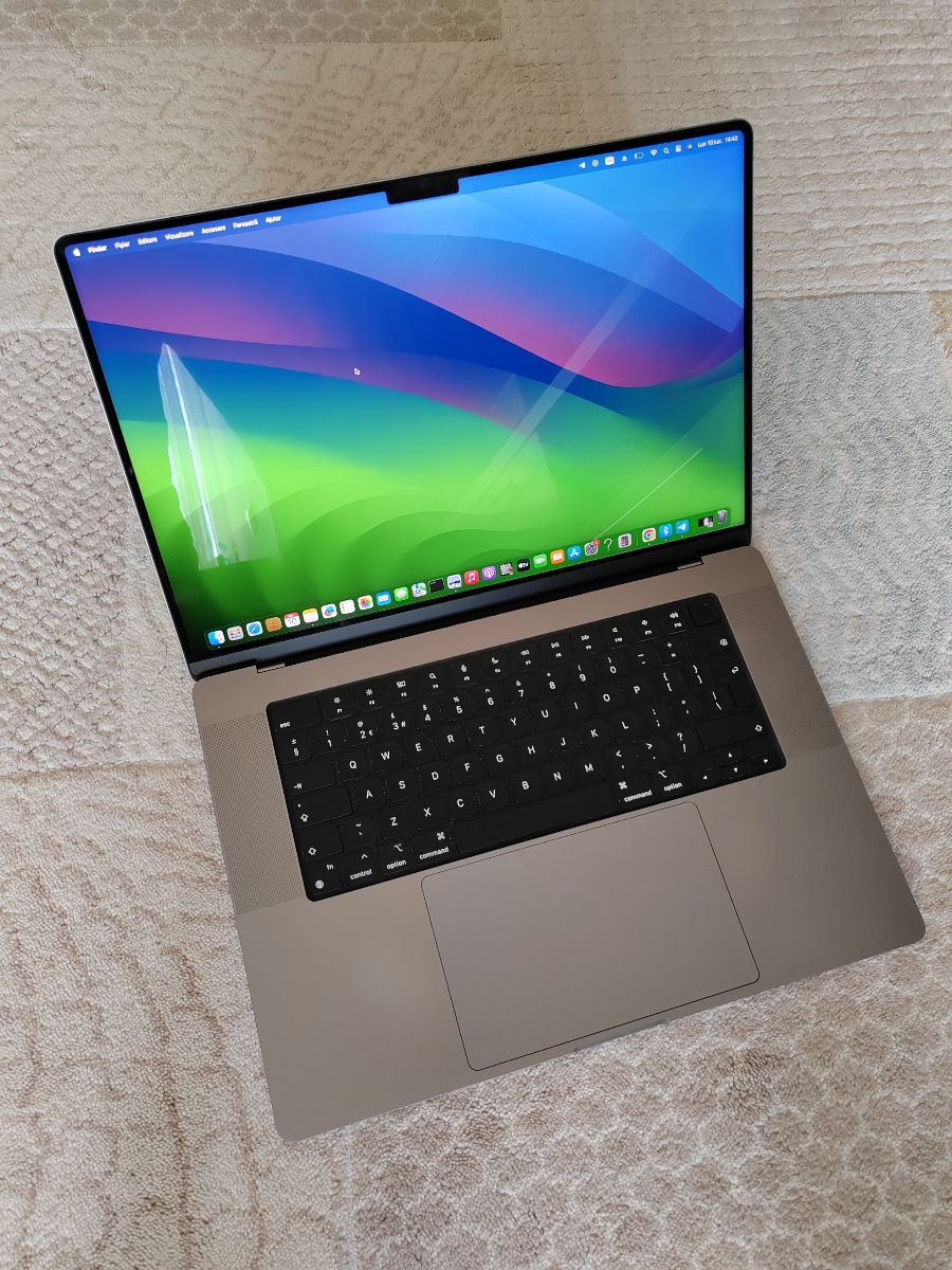 MacBook Pro M1 Pro (16-inch)