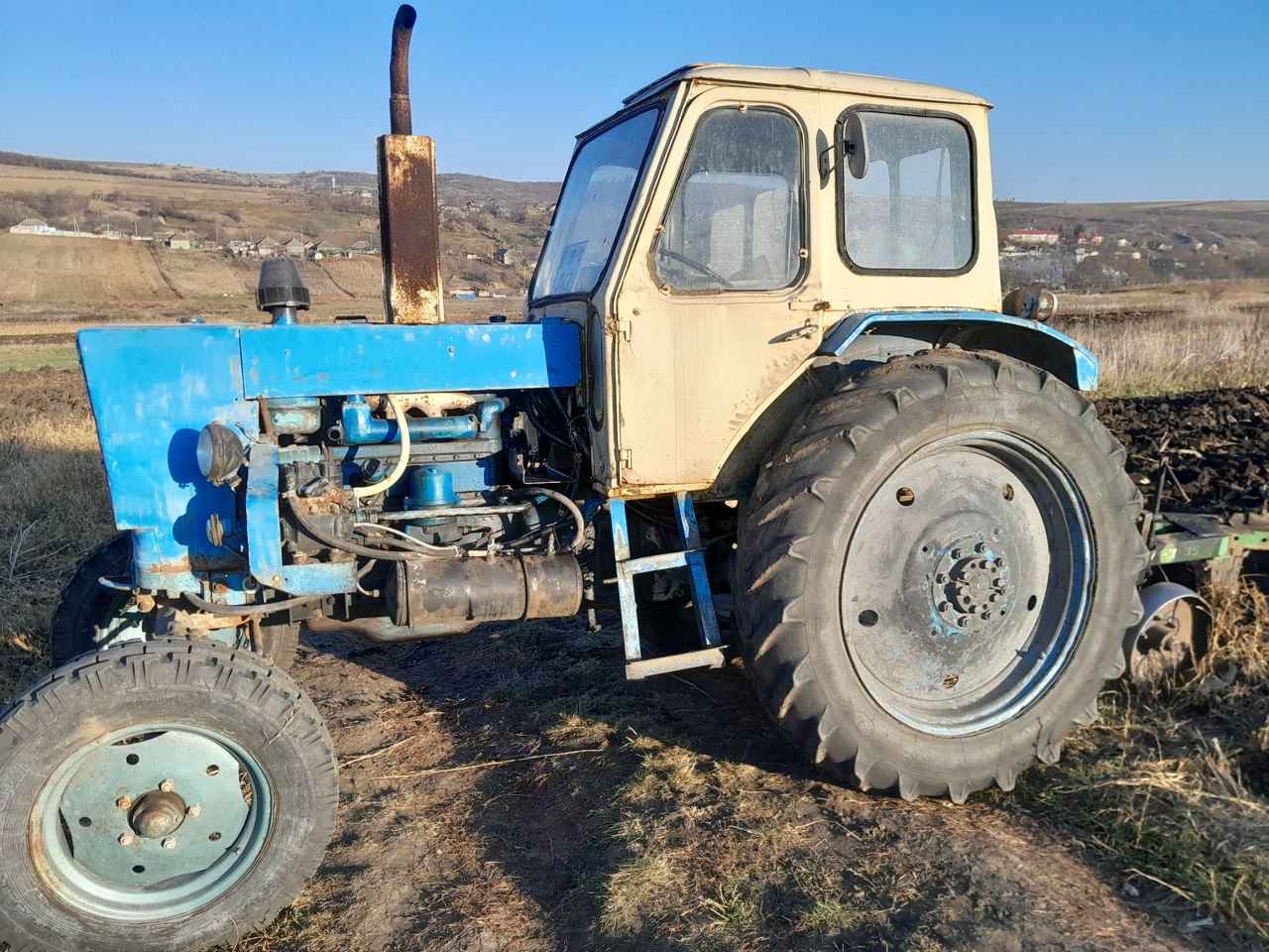 Se vinde tractor iumz 6