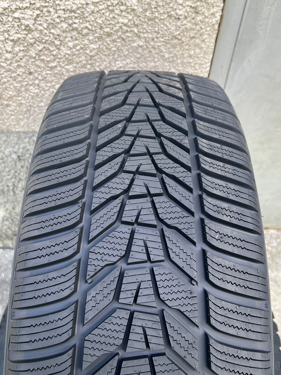 Anvelope iarna Hankook 235/45 R18 - 3150 lei
