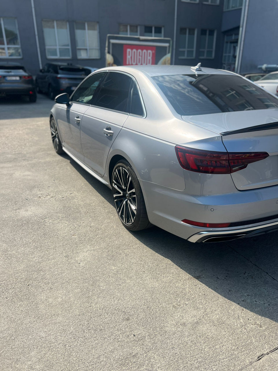 Audi A4 an. 2019 cu rulaj 95000 km, Benzină, 16499