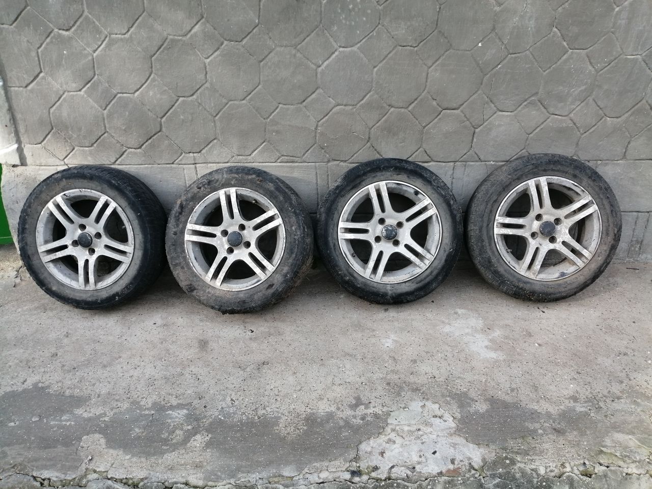 Продам диски с шинами