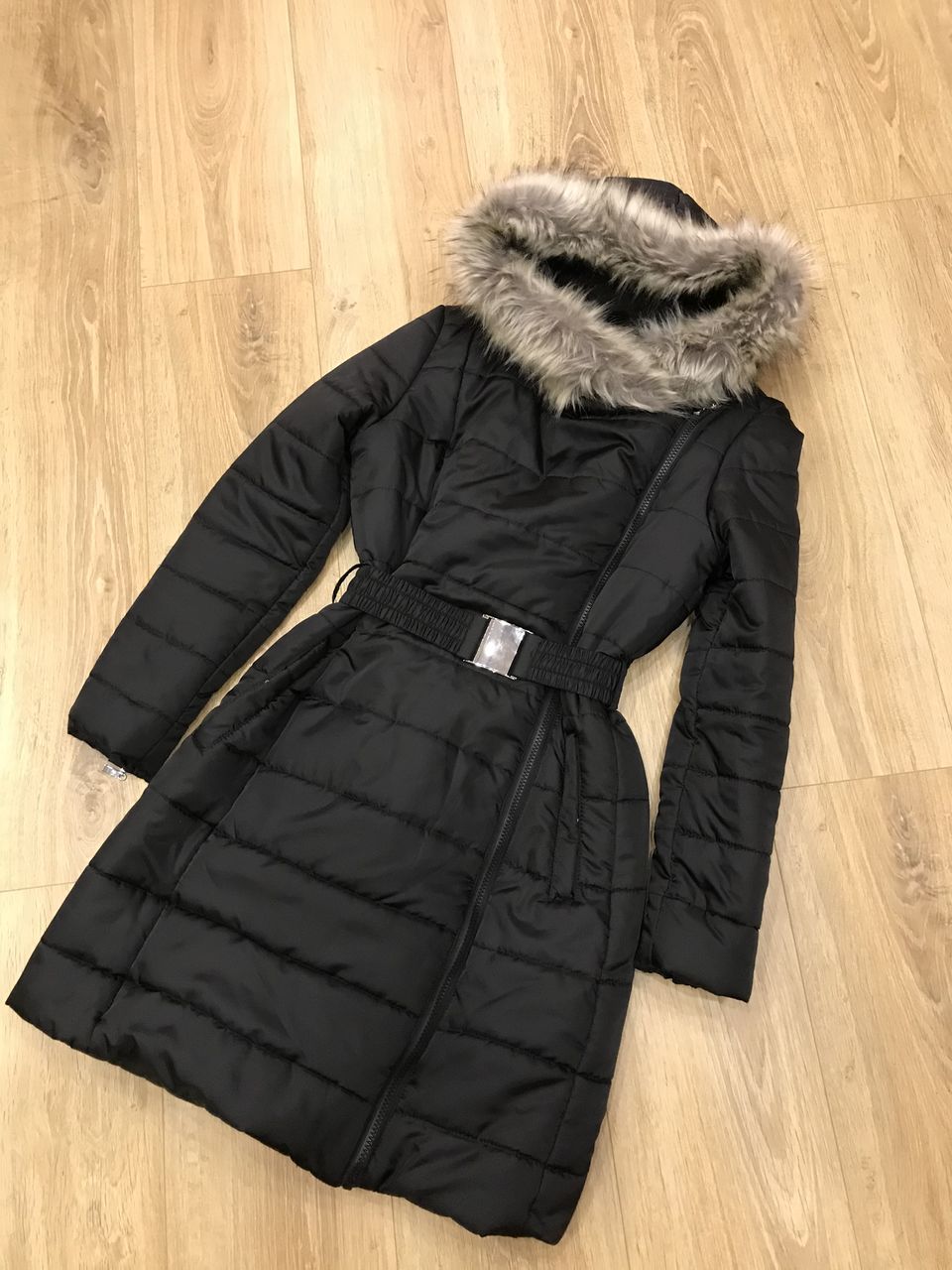 Geaca, scurta pentru vremea rece marca Guess, originala, новая женская ...