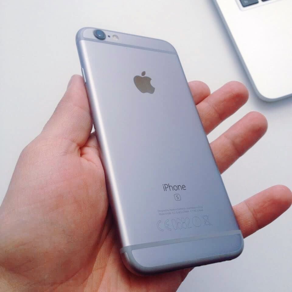 Vând iPhone 6S (128 GB) Space Gray + Husă Originală neagră din piele