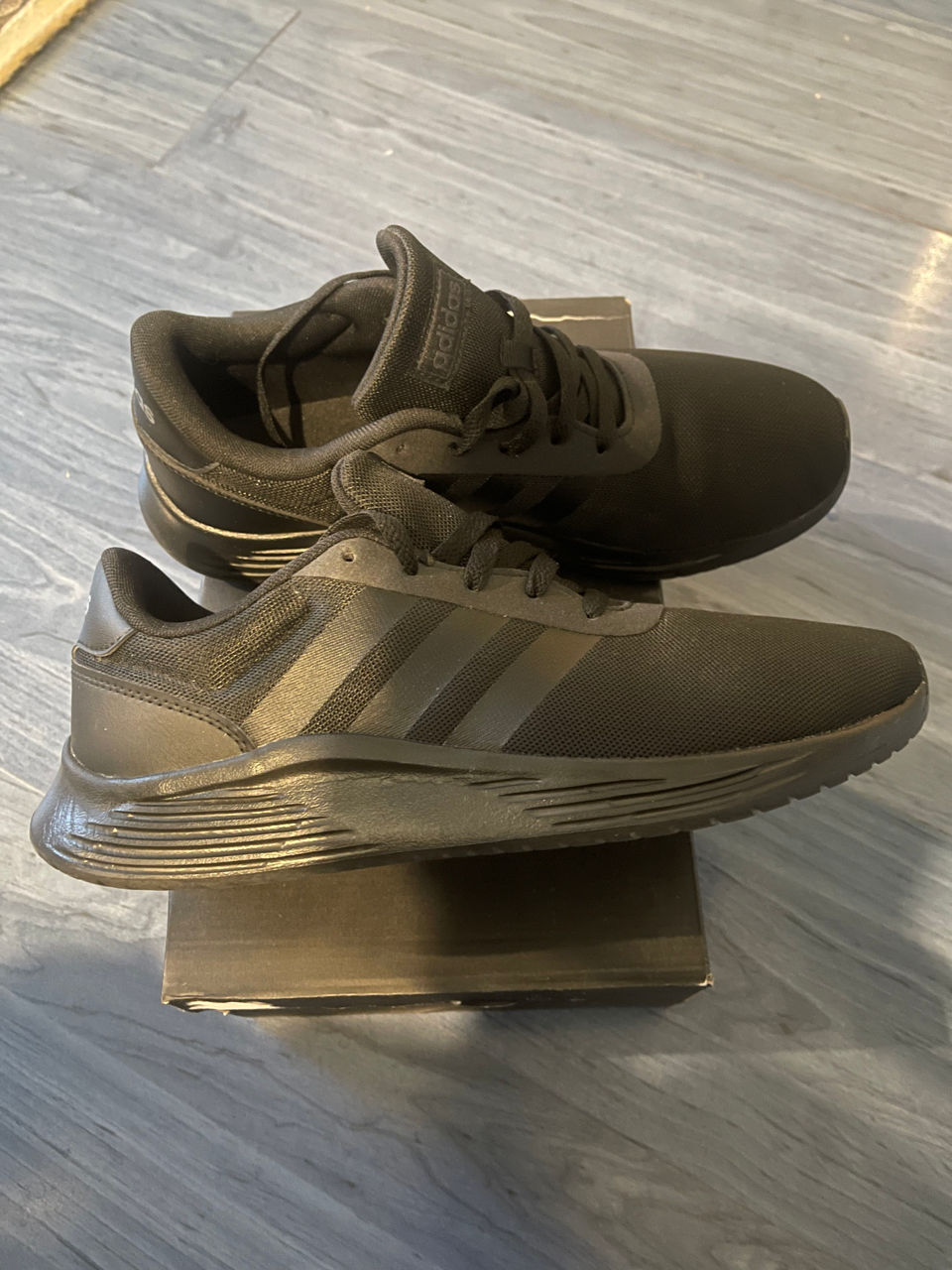 Adidas новые 42