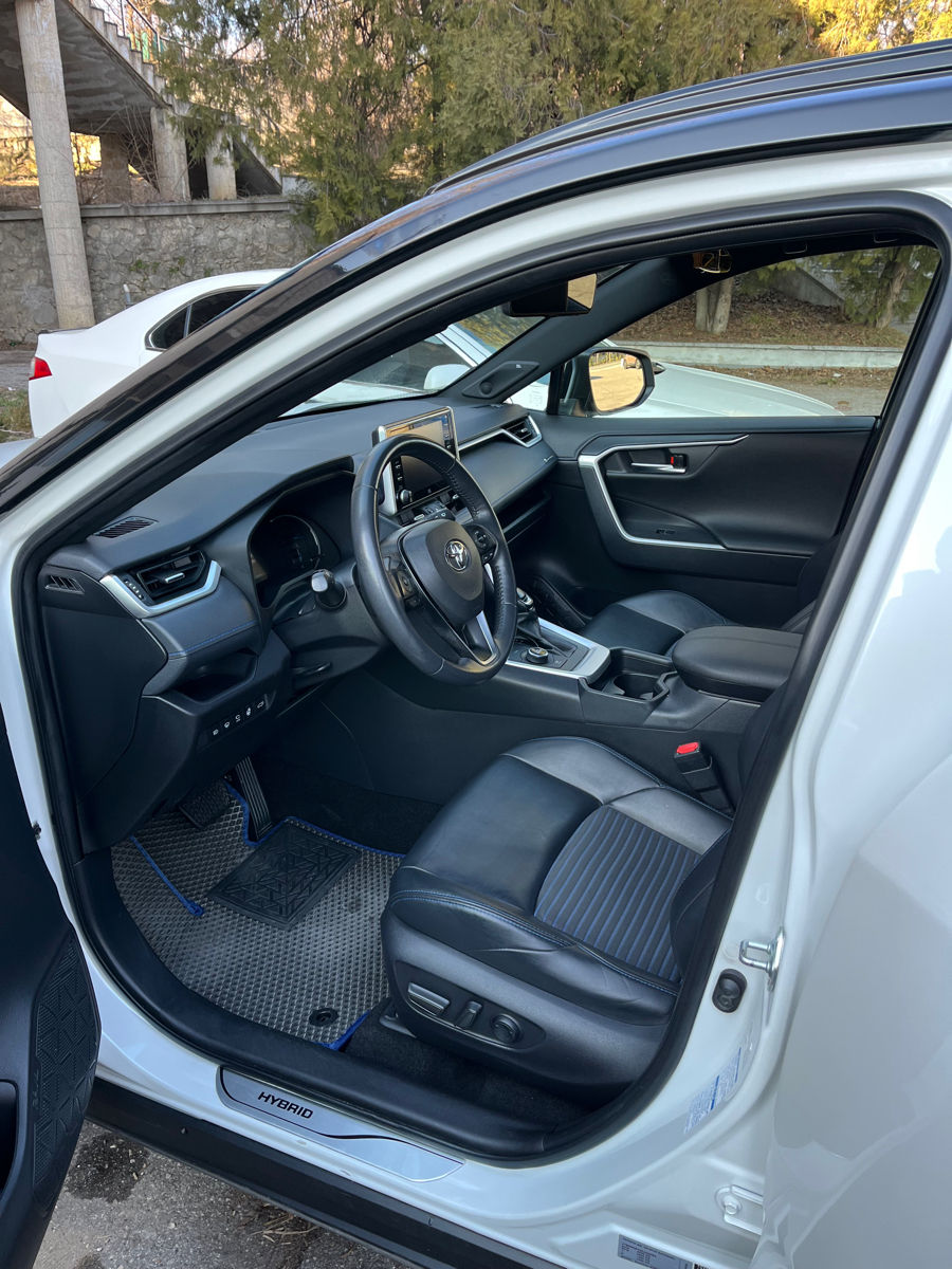 Toyota Rav 4 an. 2019 cu rulaj 103000 km, Hybrid, 26699